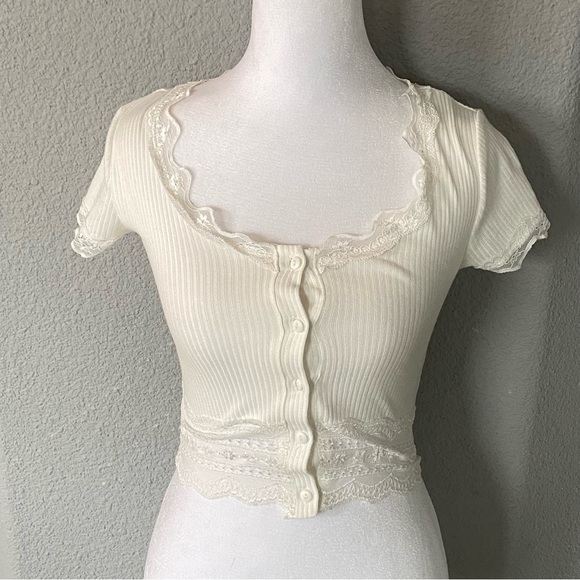 Caution To The Wind | Tops | Caution To The Wind White Lace Crop Top ...